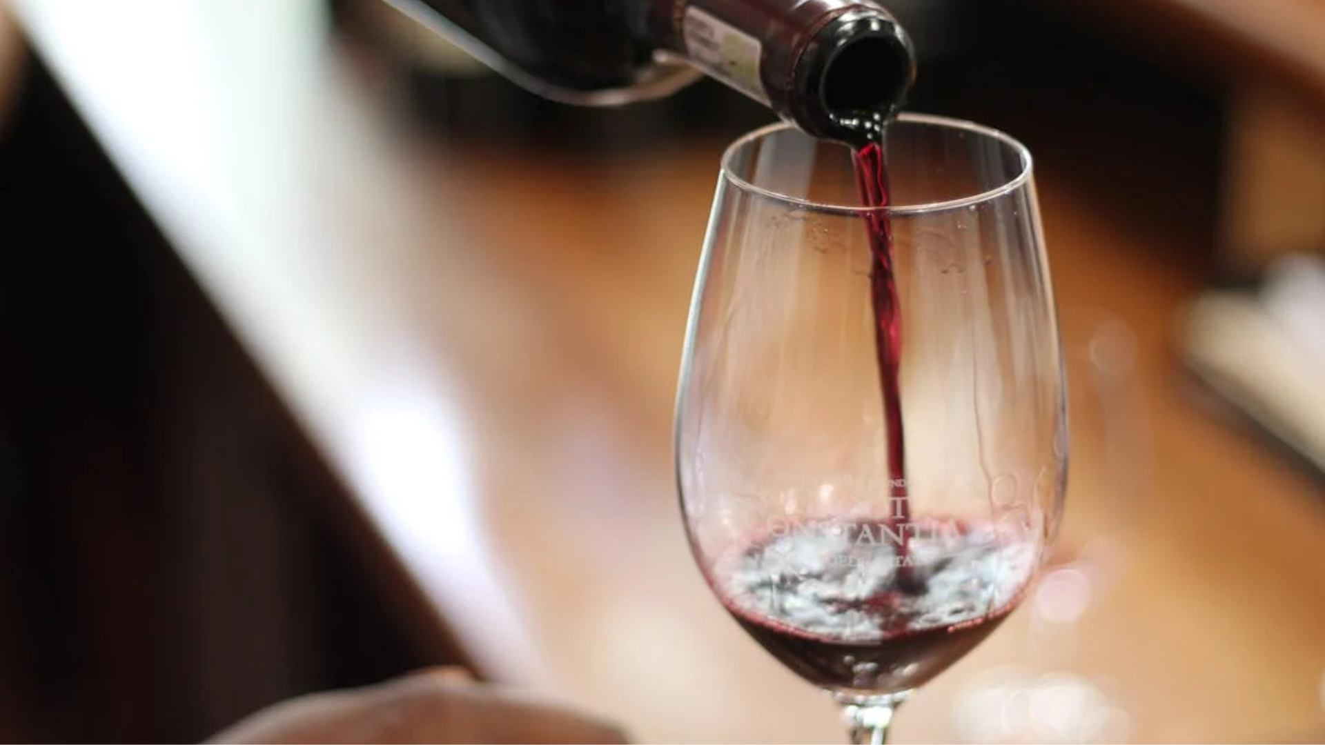 ¿Una copa de vino al día es buena para la salud?